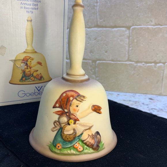 Goebel | Accents | Vintage Goebel Hummel Figurine Second Edition Annual ...